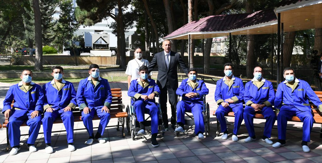 İlham Əliyev Müdafiə Nazirliyinin Mərkəzi Hərbi Klinik Hospitalında ...
